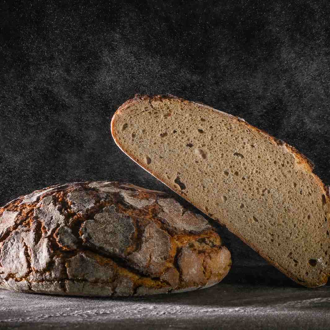 Bio Urlaib Roggen Sauerteigbrot online kaufen | 100 % Bio-Roggen | Backverliebt.com